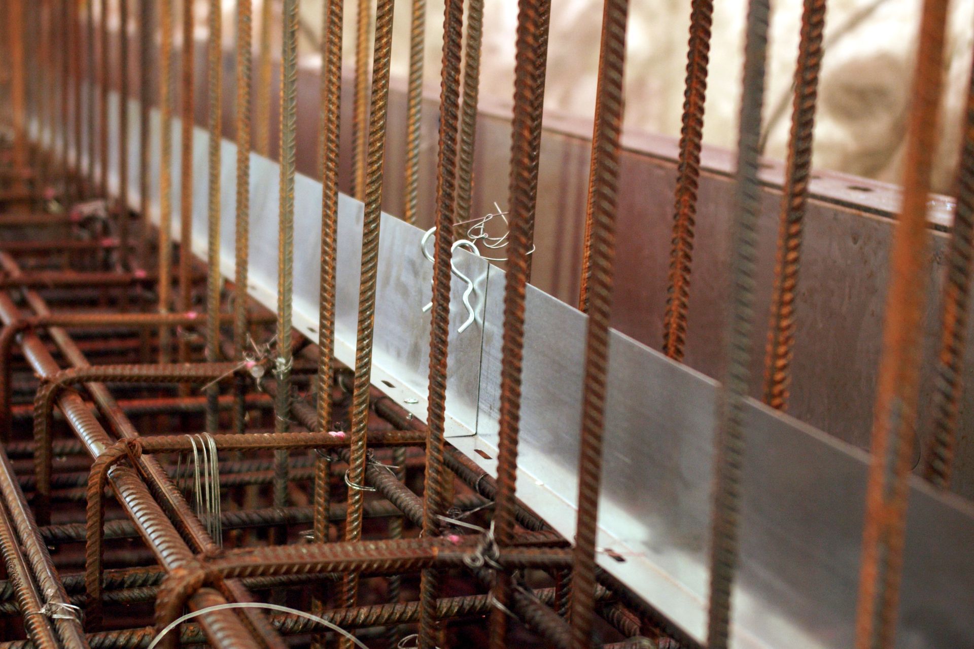 How to Ensure Watertight Metal-Sheet Waterstop Connections?